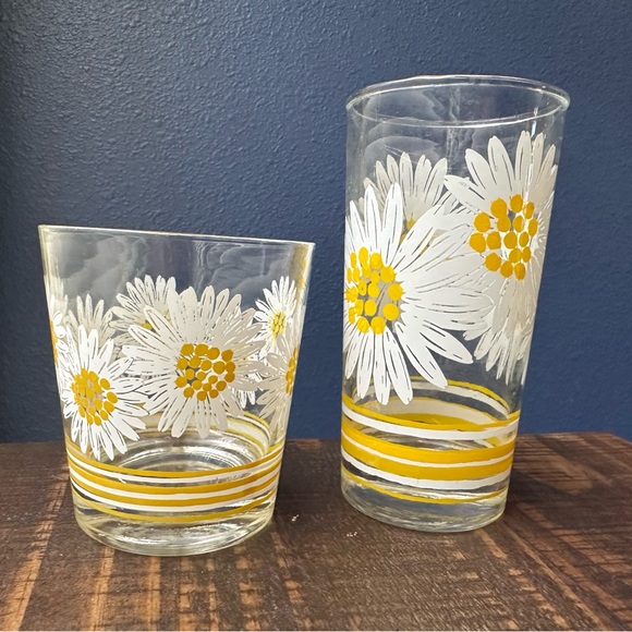 Dining | Vintage Set Of Two Hand Painted Daisy Glasses | Poshmark